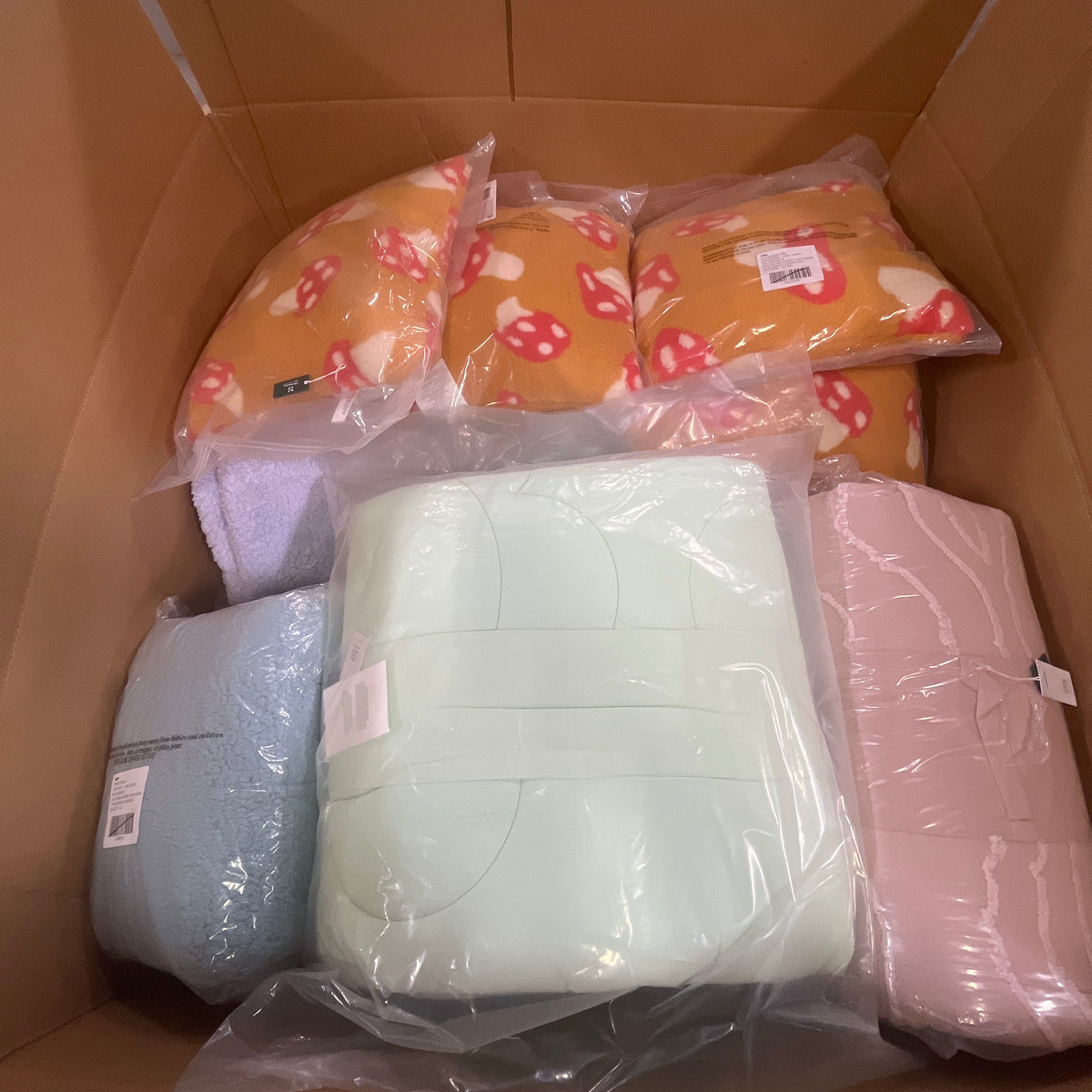 Assorted Bedding: 92% Off Original Retail (G59787) – Wholesale101.com